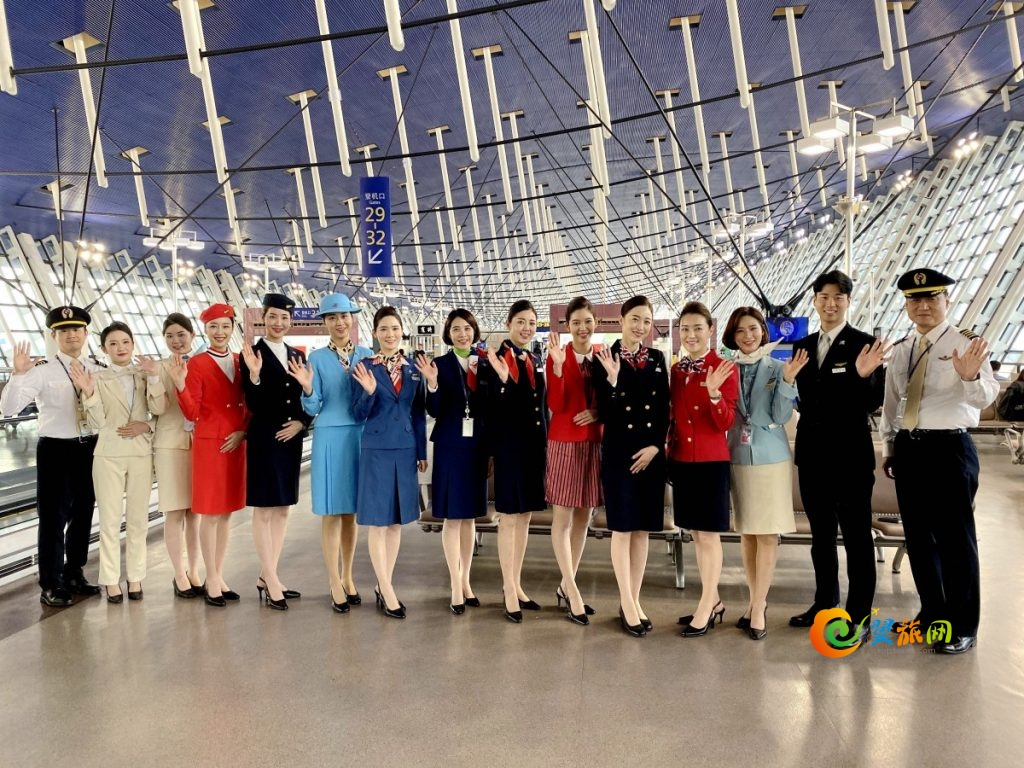 大韩航空在浦东机场举办制服秀 庆祝50年完美飞行 – 翼旅网ETopTour